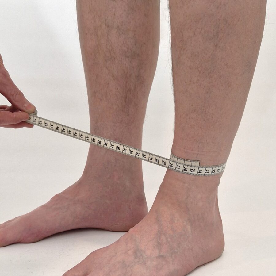 Left measure man | Swedish Collar